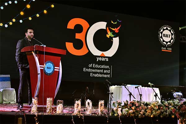 University of Management and Technology Hosts Freshmen Dinner for ...